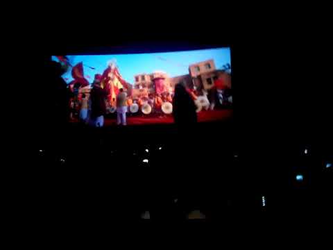 public craze responce in theatre selfie lele re song