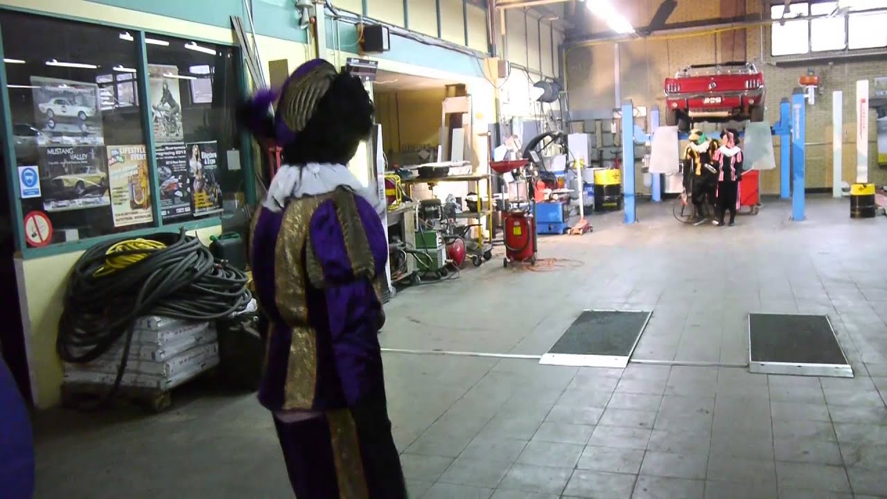 Witte Piet en Sinterklaas! - YouTube