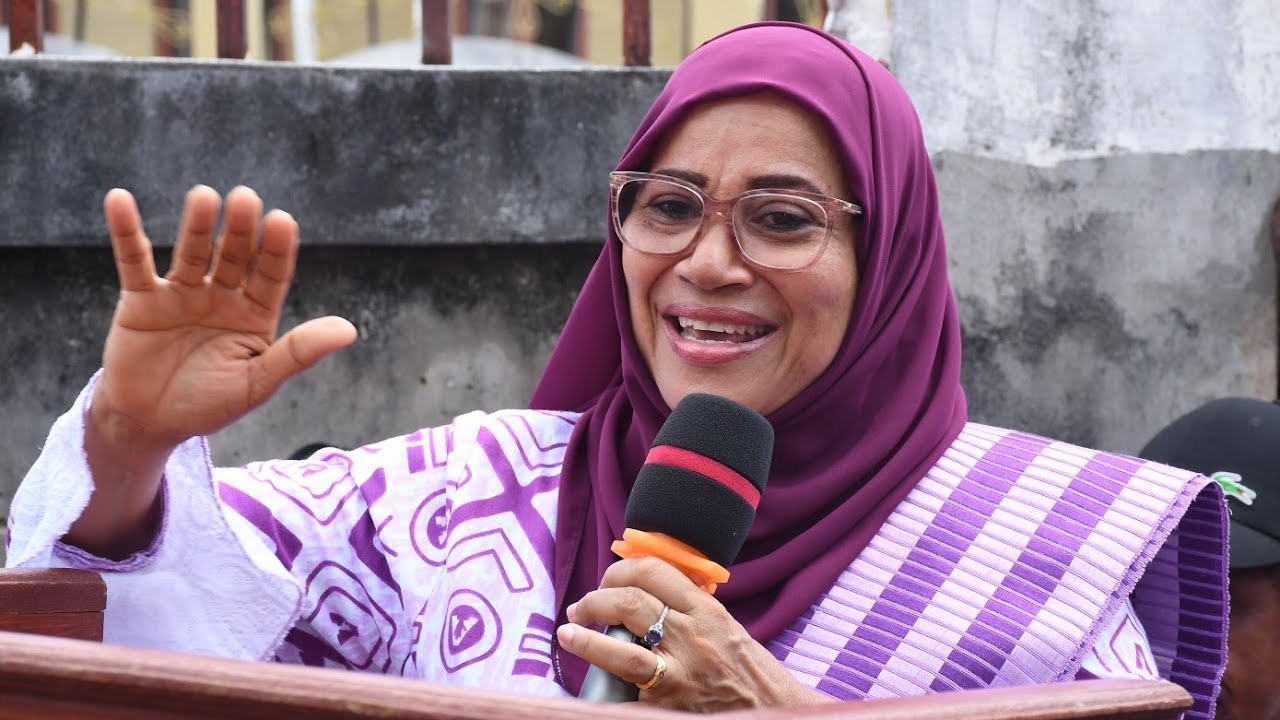 BI FATMA FEREJ || AONGOZA KUMWAGIA SIFA OMAR ALI SHEHE PEMBA - YouTube