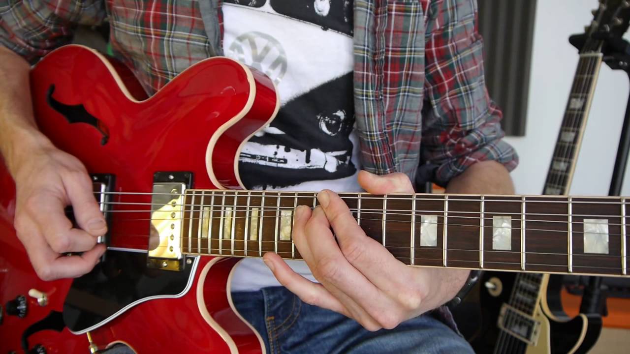 Bend a guitar string correctly and you will have killer tone. - YouTube