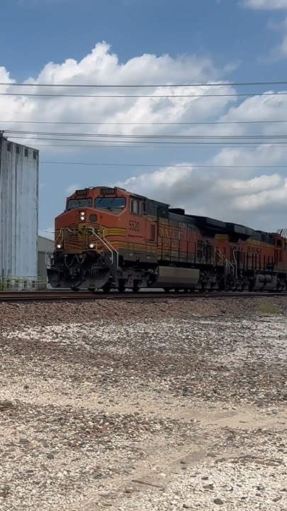 BNSF H2 leads a manifest through Alvin - YouTube