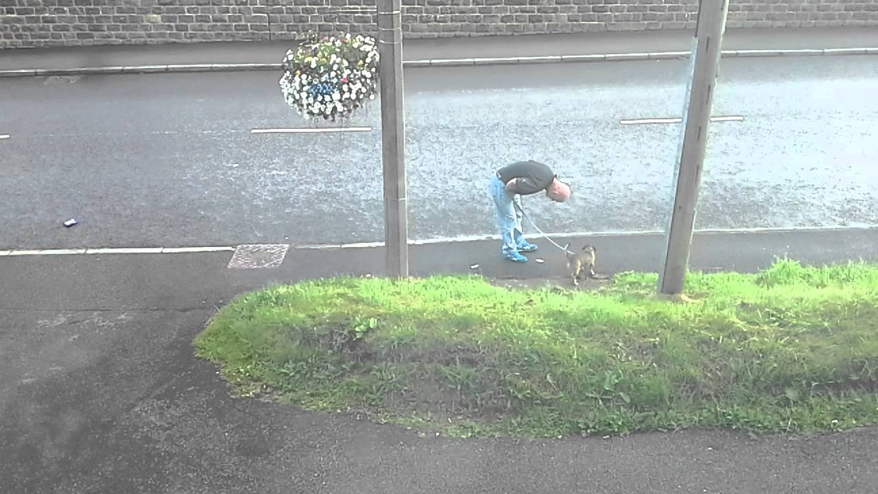 Finding a fake fiver - YouTube