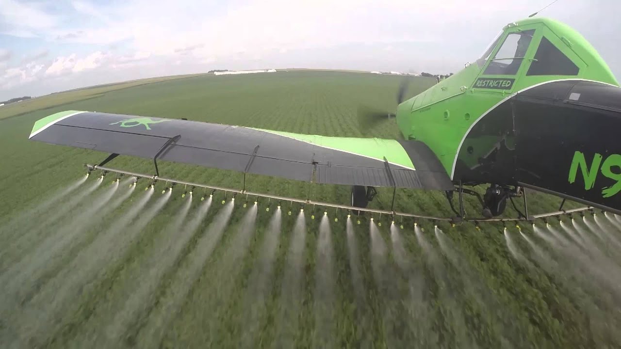 Crop Dusters manage the hectic busy season of August - YouTube