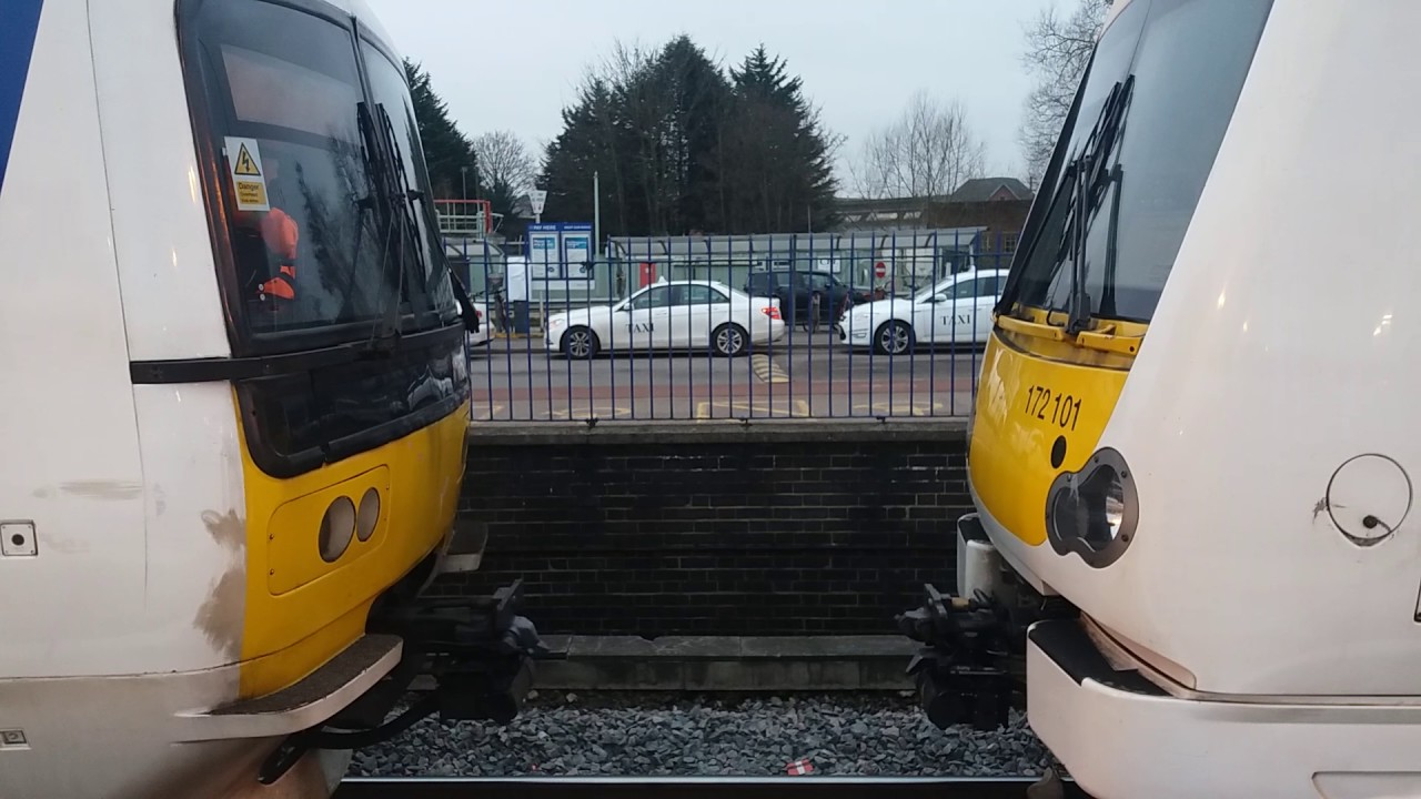 Class 165 couples up to 172102 at Banbury to form the 1645 Banbury to ...