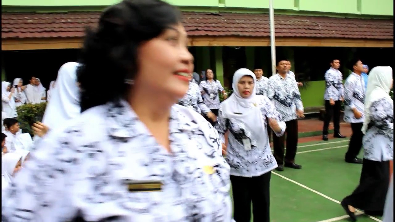 GOYANG MAUMERE SMKN 25 JAKARTA 2016 - YouTube