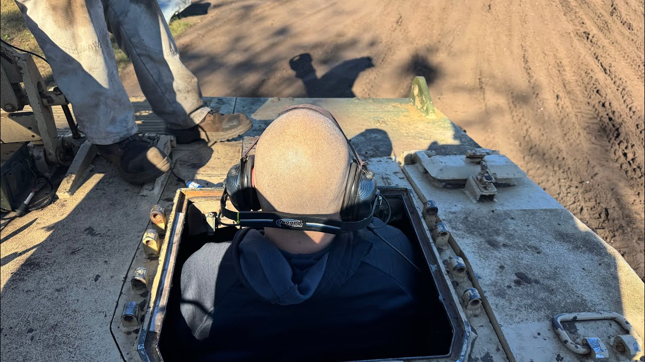 Driving the Vickers FV433 Abbot "tank' at Tank America Orlando, FL ...