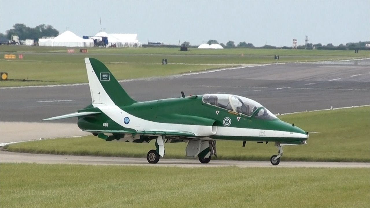 RSAF Saudi Hawks Arrival @ Waddington Airshow 2012 - YouTube