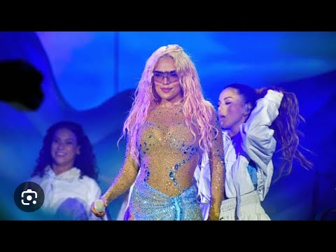 KaRoL G Qlona labios mordidos ojos Ferrari - YouTube