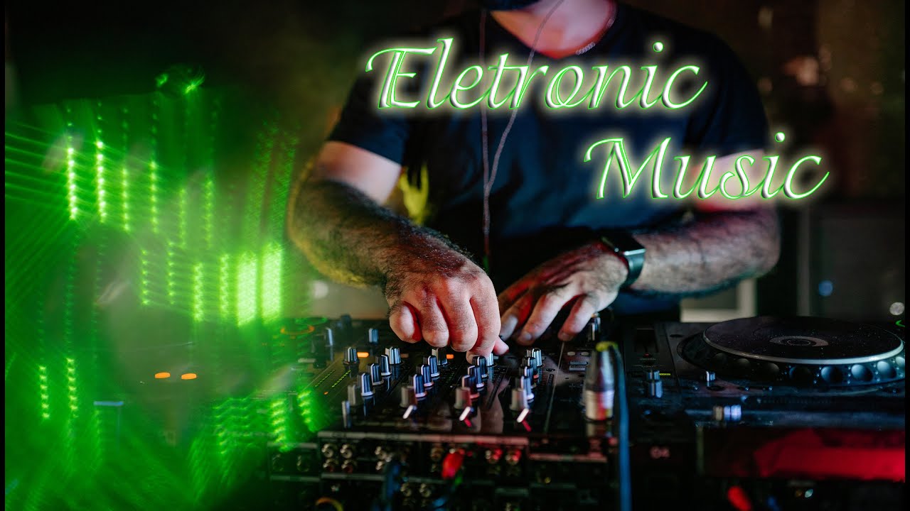 Dancing to the best electronic music (Enjoying the Music) - YouTube