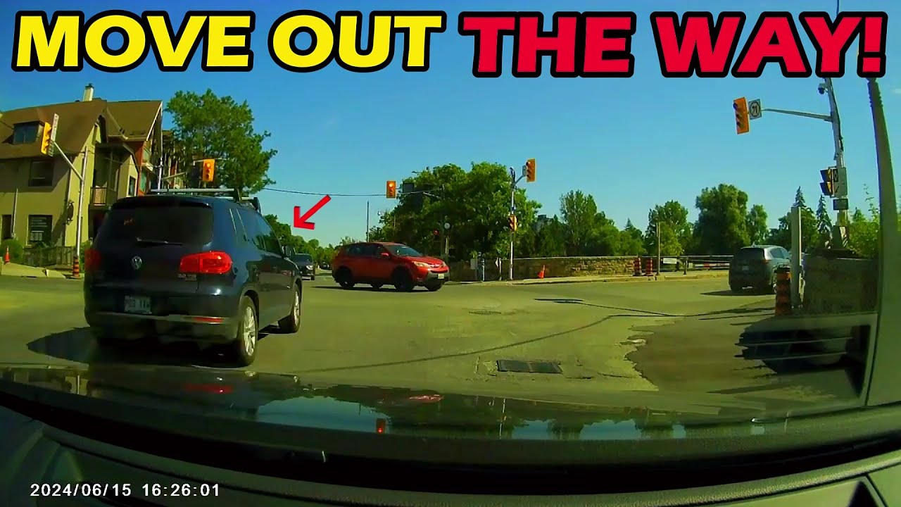 BAD DRIVERS DON'T KNOW HOW RED LIGHTS WORK - YouTube