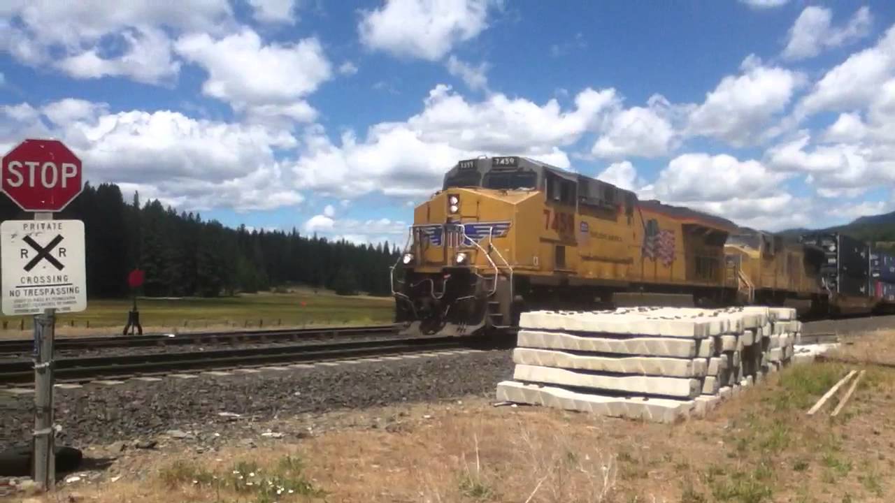 UP 7459 East Stacktrain Detour ať Spring Garden - YouTube