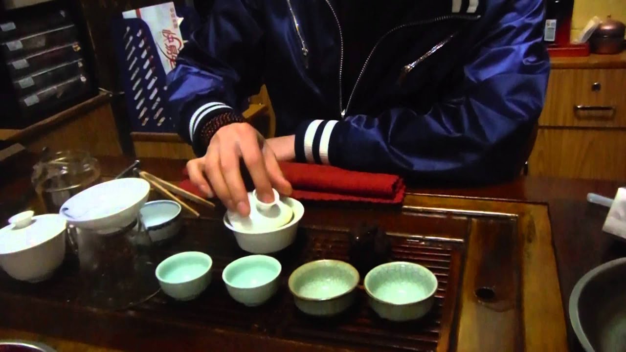 Drinking tea in Shanghai - Gongfu chadao/ (tea ceremony) brewing - YouTube