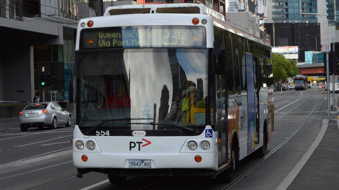 [Audio] Transdev #523 MAN 15.220 (Custom Coaches 'CB30') - YouTube