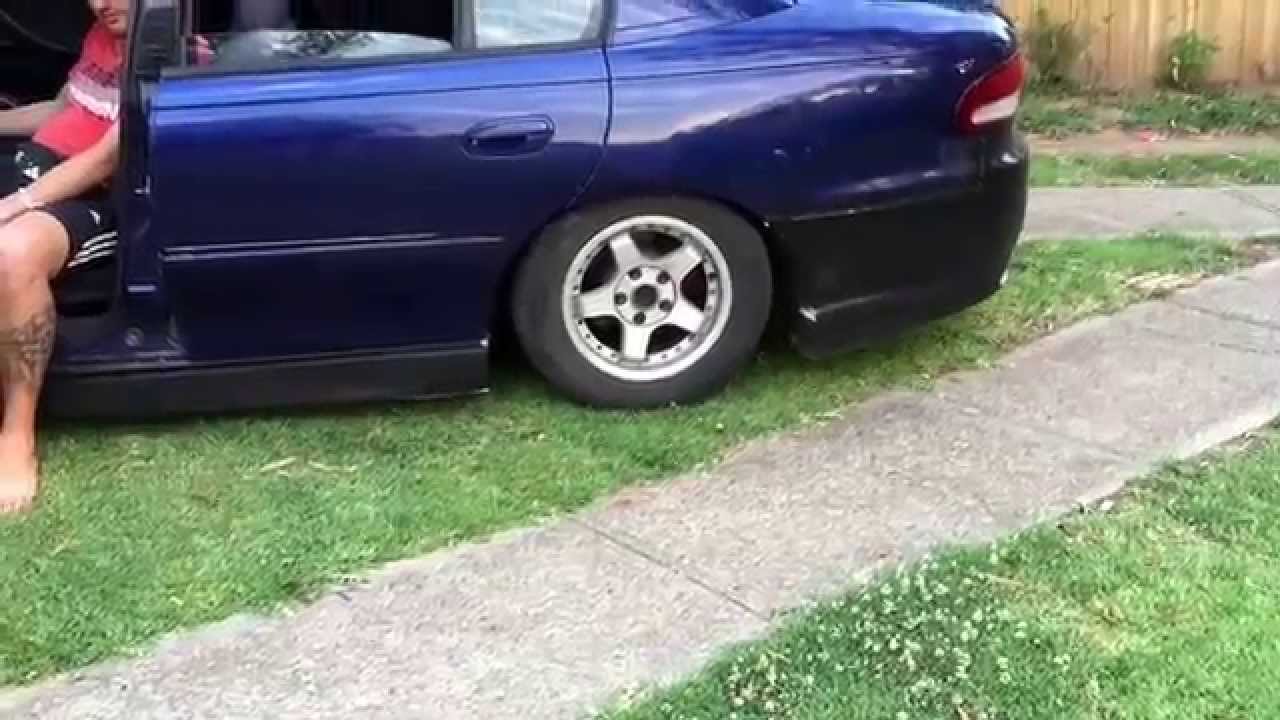 Bagged vt commodore , only in rear . - YouTube