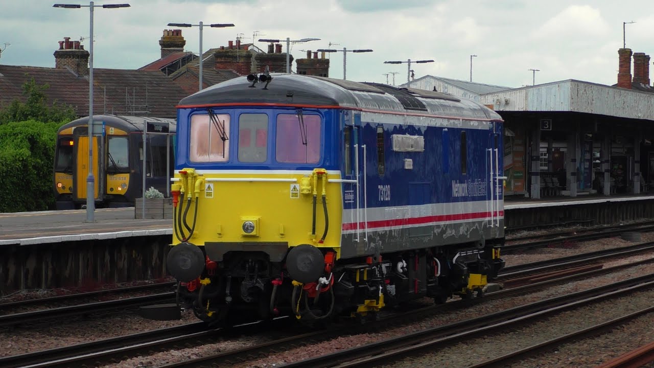 New Livery NSE 73128 arrives and departs from Tonbridge 30/5/24 | Also ...