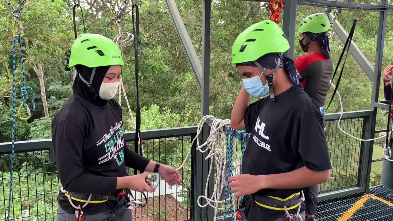 Dispatch an inexperienced participant with releasable abseil system ...