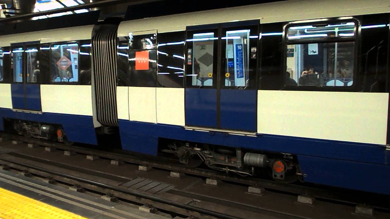Metro de Madrid - 9798 en Coslada Central - YouTube