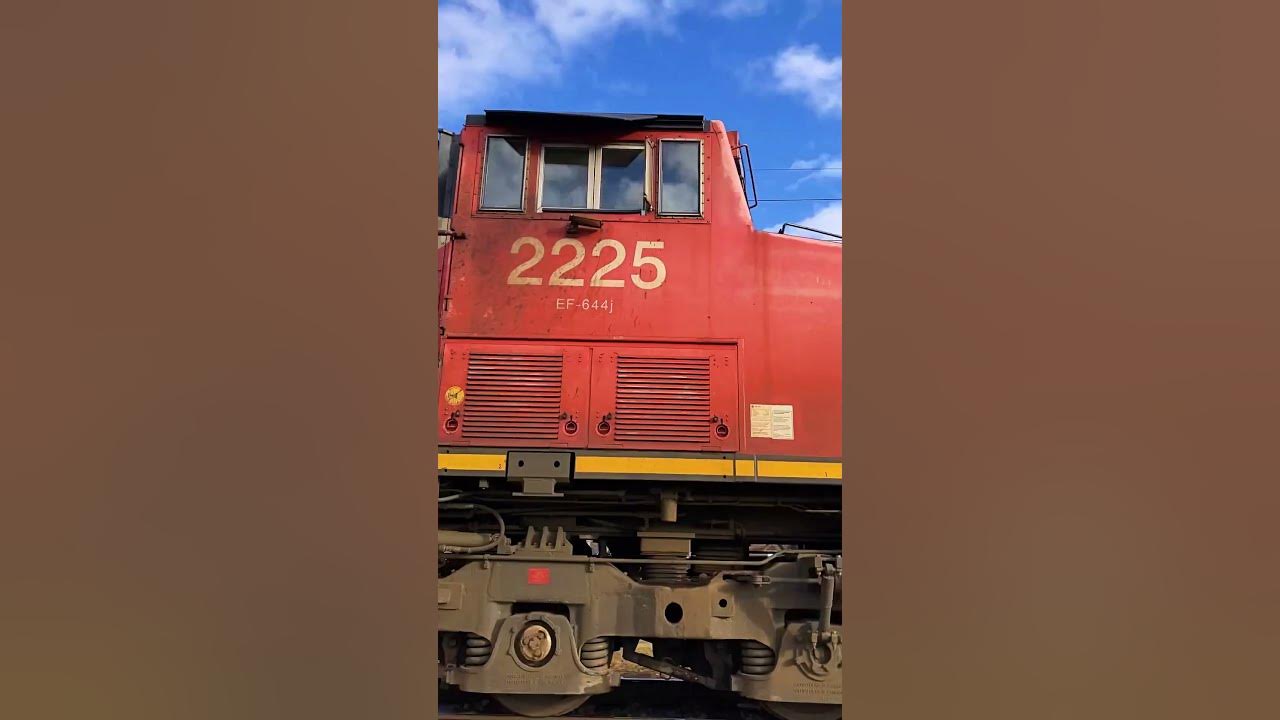 CN# 2225 & CN# 8826Pull East On CN's Freeport Sub At Hillside Ilinois #CN #Trains - YouTube