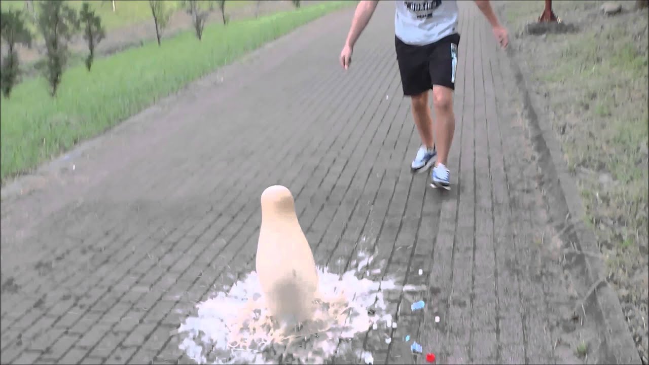 Coca Cola plus Mentos Epic fountain - YouTube