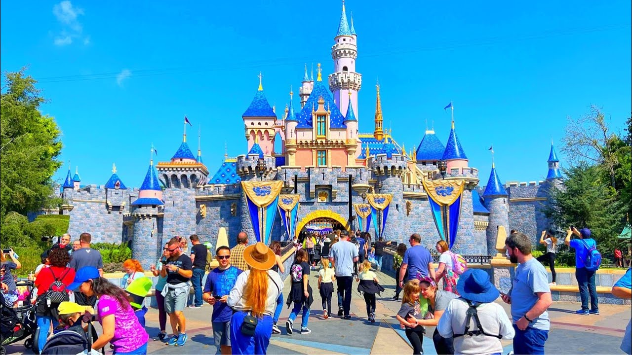 🔴 LIVE Fun Monday Morning At Disneyland! Rides, Park Updates, Shows ...