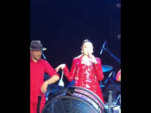 Hadise - Nerdesin Aşkım (İzmir Konseri)