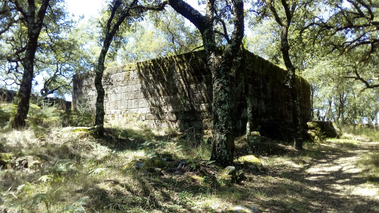 Ruínas do Castelo de Faria e de uma antiga civilização - YouTube