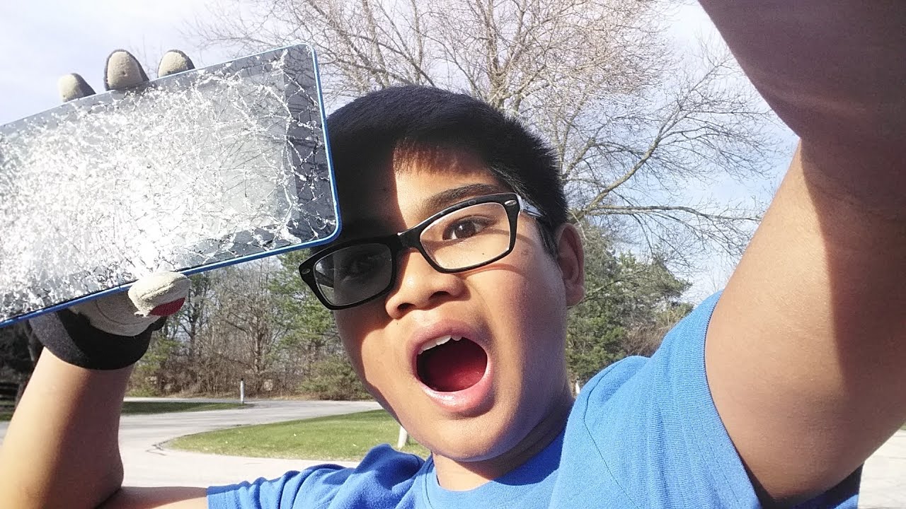SMASHING MY IPAD - YouTube