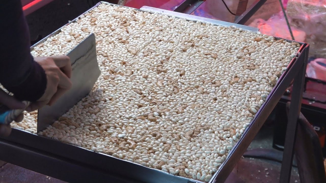 Crispy Popped Rice Candy - Taiwanese Street Food - YouTube