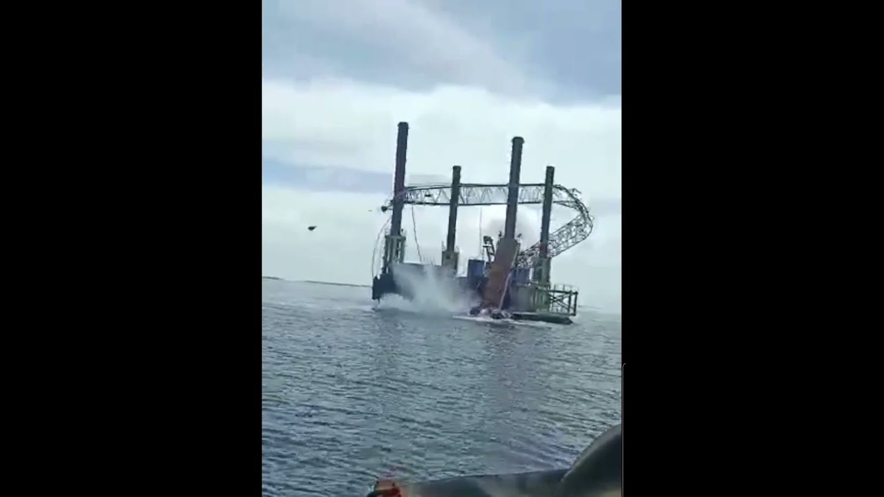 How Crane Barges Build US Offshore Wind Farms: A Deep Dive - Answermind ...