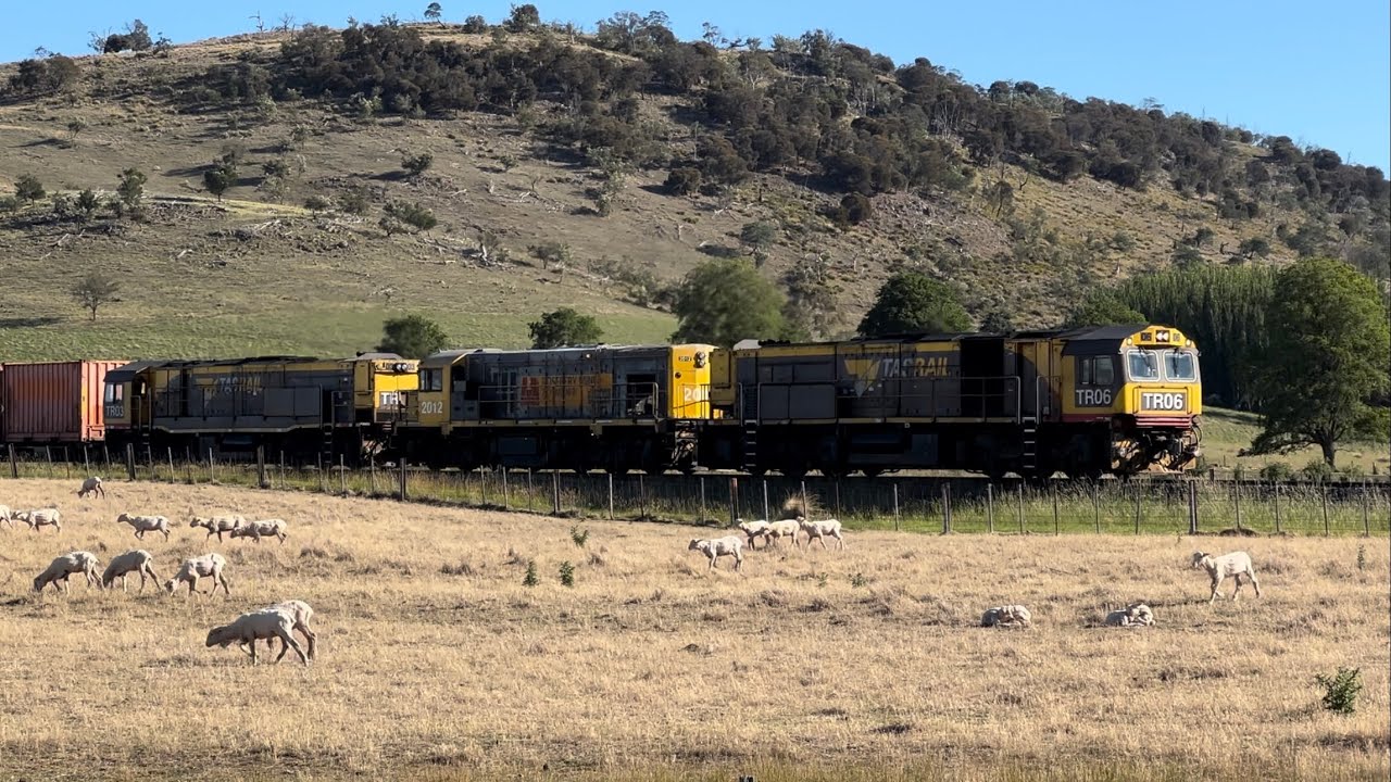 Tasrail Train #332 - TR06, DQ 2012, TR03 / Sorell Springs Rd, Antill ...