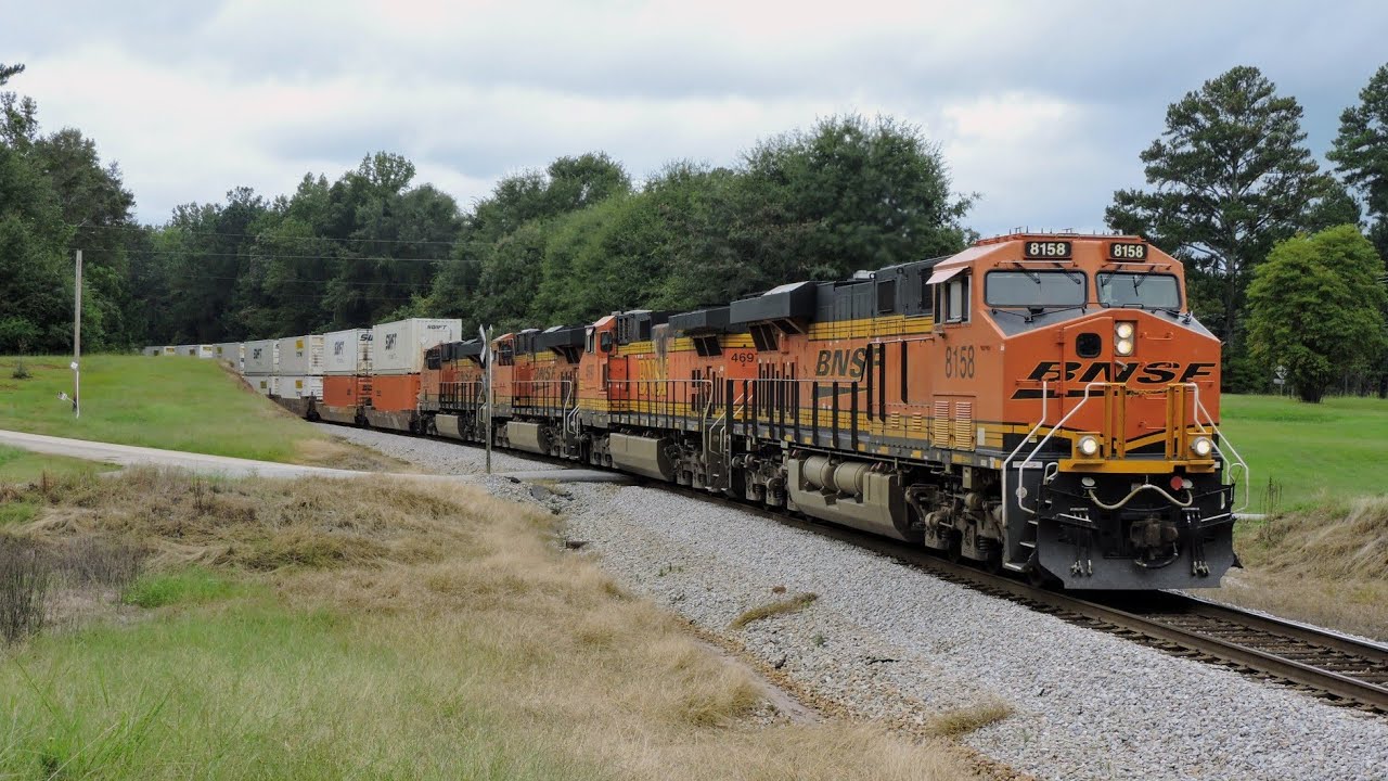 HD: BNSF 8158 leads CSX Q183-25 in Newnan, GA - YouTube
