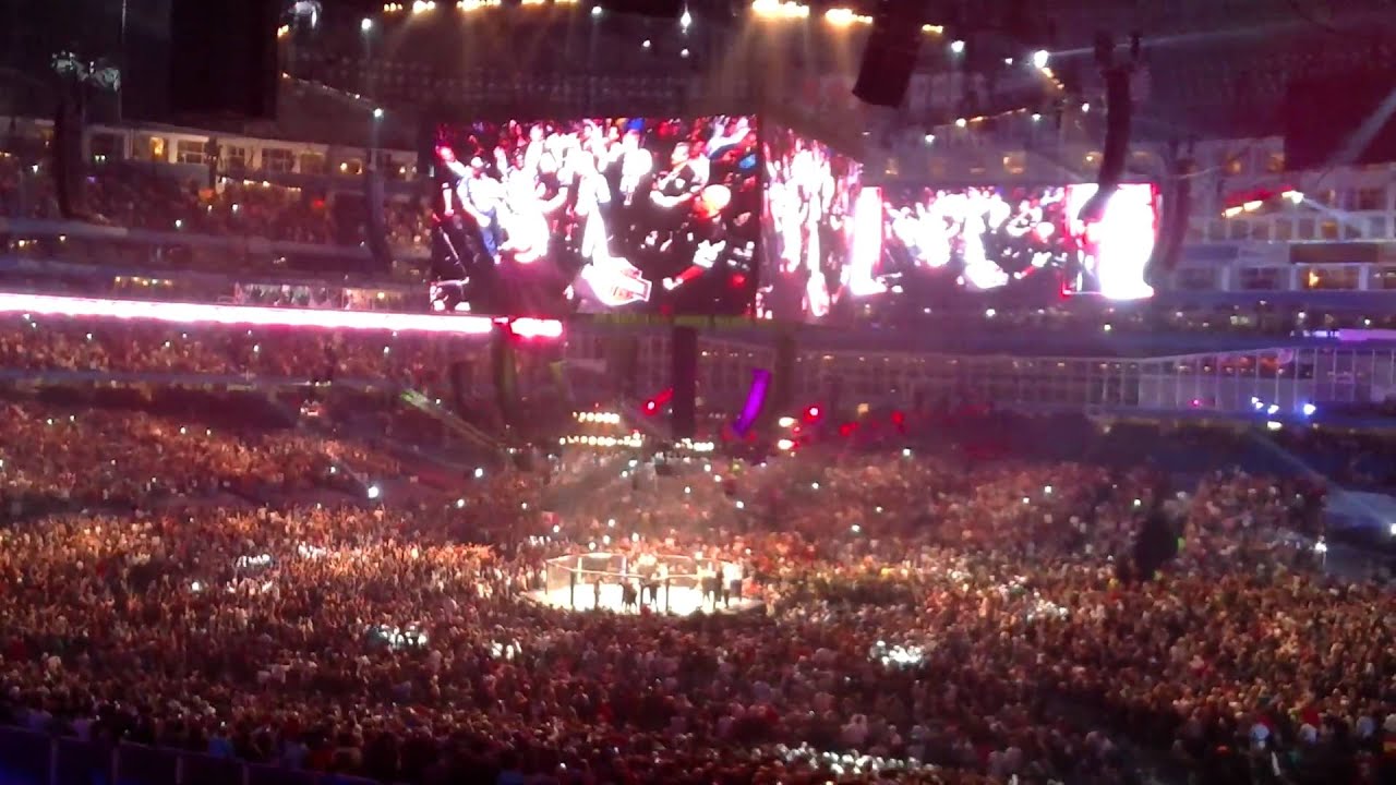 GSP Entrance UFC 129 Toronto - YouTube