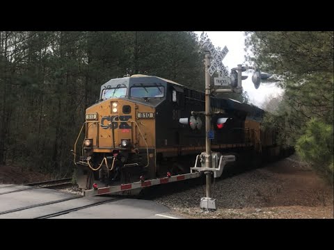 CSX #810 mixed freighter entering Dacula horn show - YouTube