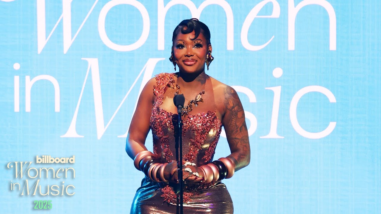 Summer Walker Presents Erykah Badu With the Icon Award | Billboard ...