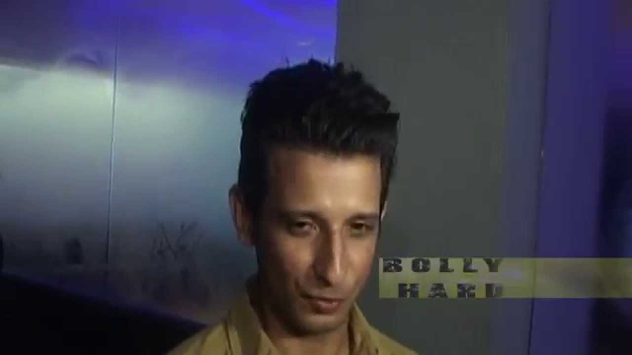 Creature 3D Hindi Movie 2014 Screening - YouTube