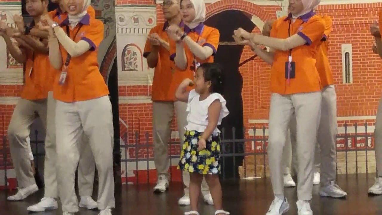 dance Baby Shark di Trans studio mini Banjarmasin - YouTube