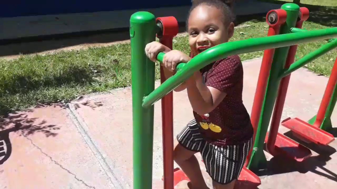 Brincando No Parquinho Youtube