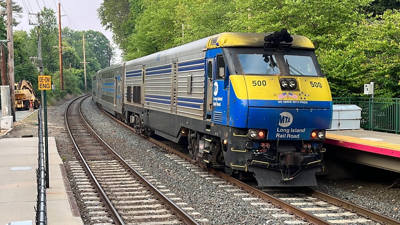 LIRR Dm30ac 500 charges through Glen Head with amazing low highs 6/9/23 ...