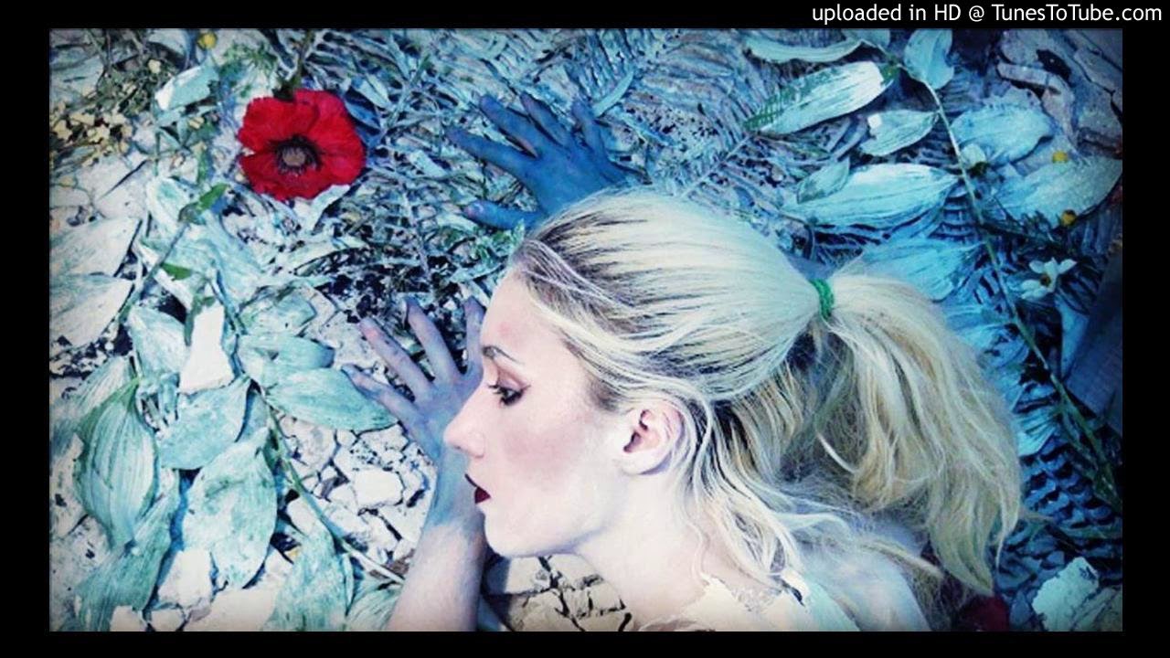 Sally Dige - Sail To Me - YouTube