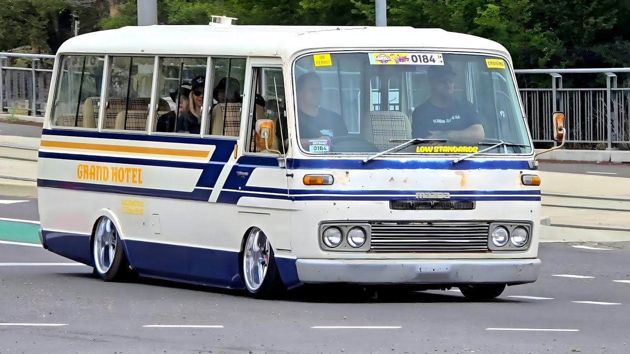 LOW STANDARDS ROTARY BUS AT SUMMERNATS 37 - YouTube