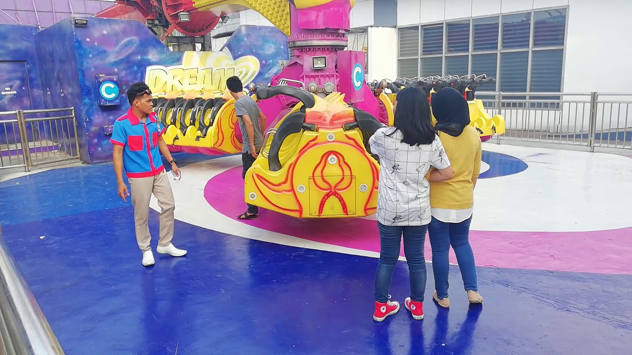 Rides at MOA Philippines crazy!!!! - YouTube