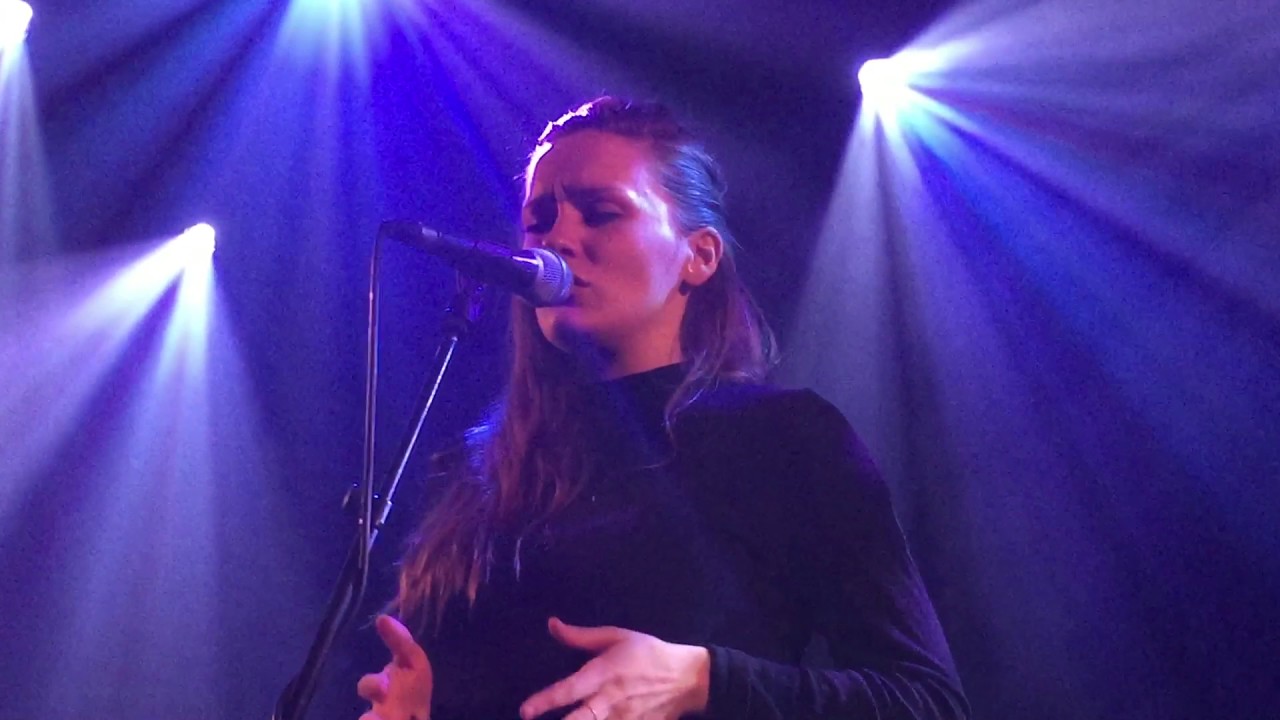 Joseph - SOS (overboard) - Live in Brussels - YouTube