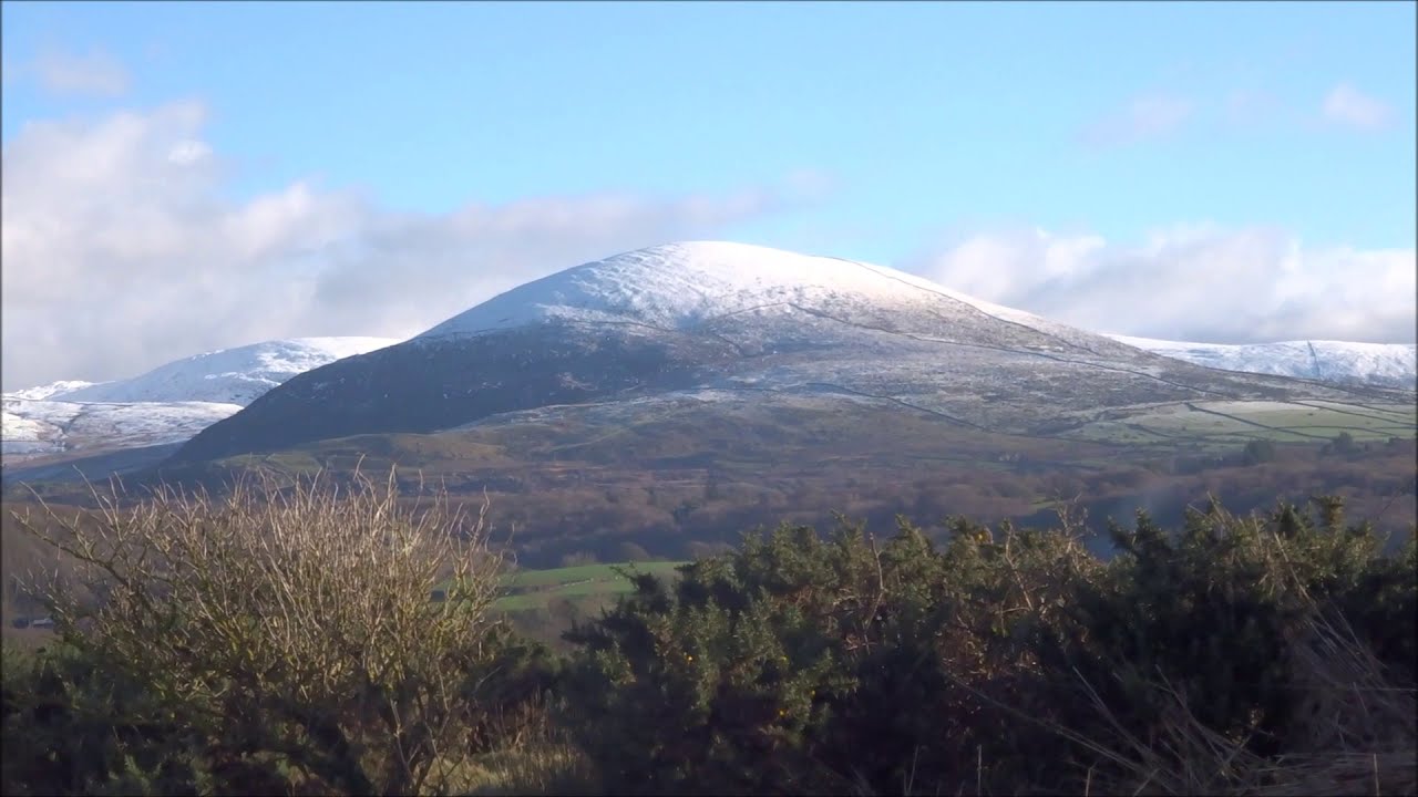 Llandanwg beach and mountains - YouTube