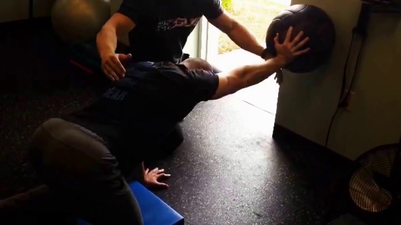 End range shoulder stability rhythmic stabilization - YouTube