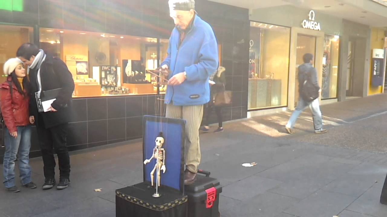 Queen Street skeleton puppet busking performer - YouTube
