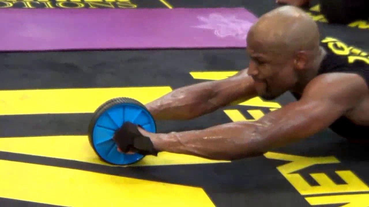How Floyd Mayweather works on his six pack - esnews - YouTube