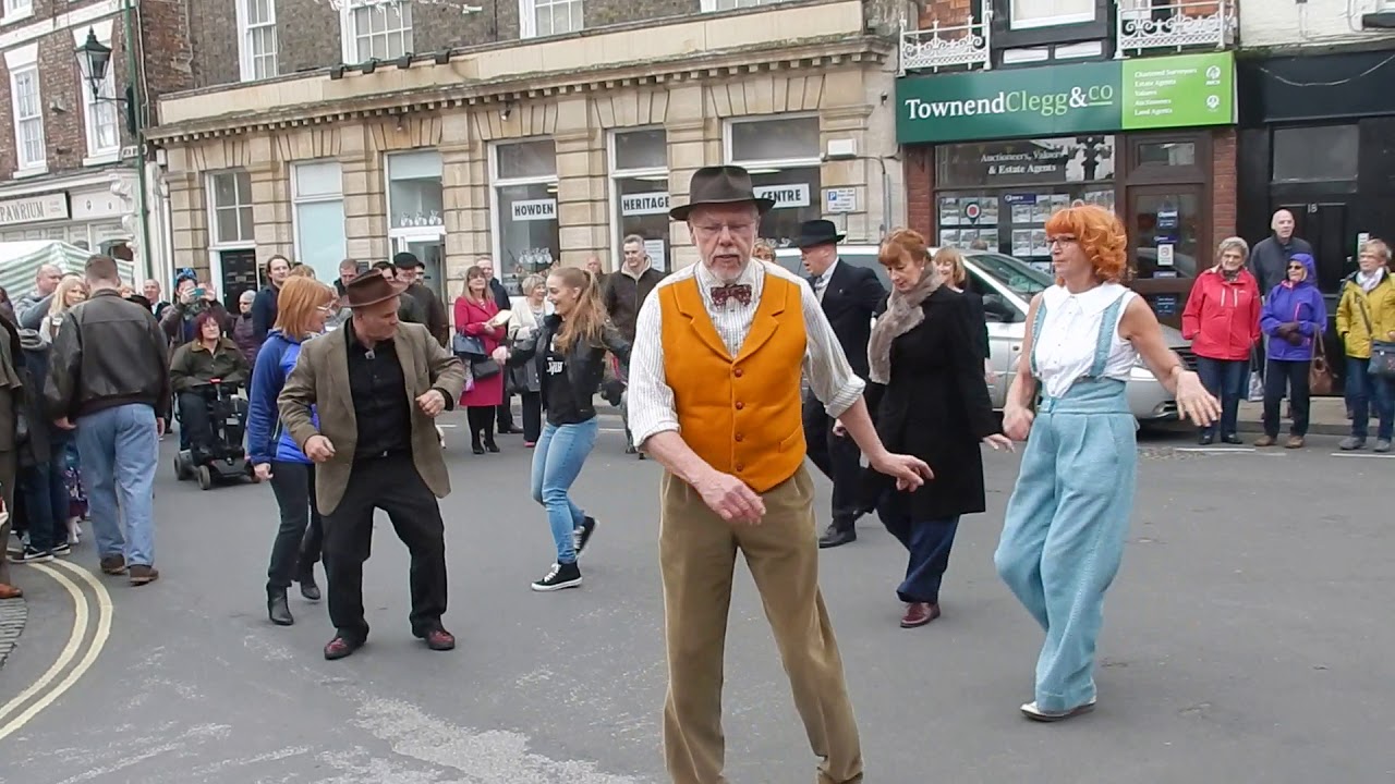 Howden Vintage Day. The Moodswings. I've Got Rhythm. - YouTube