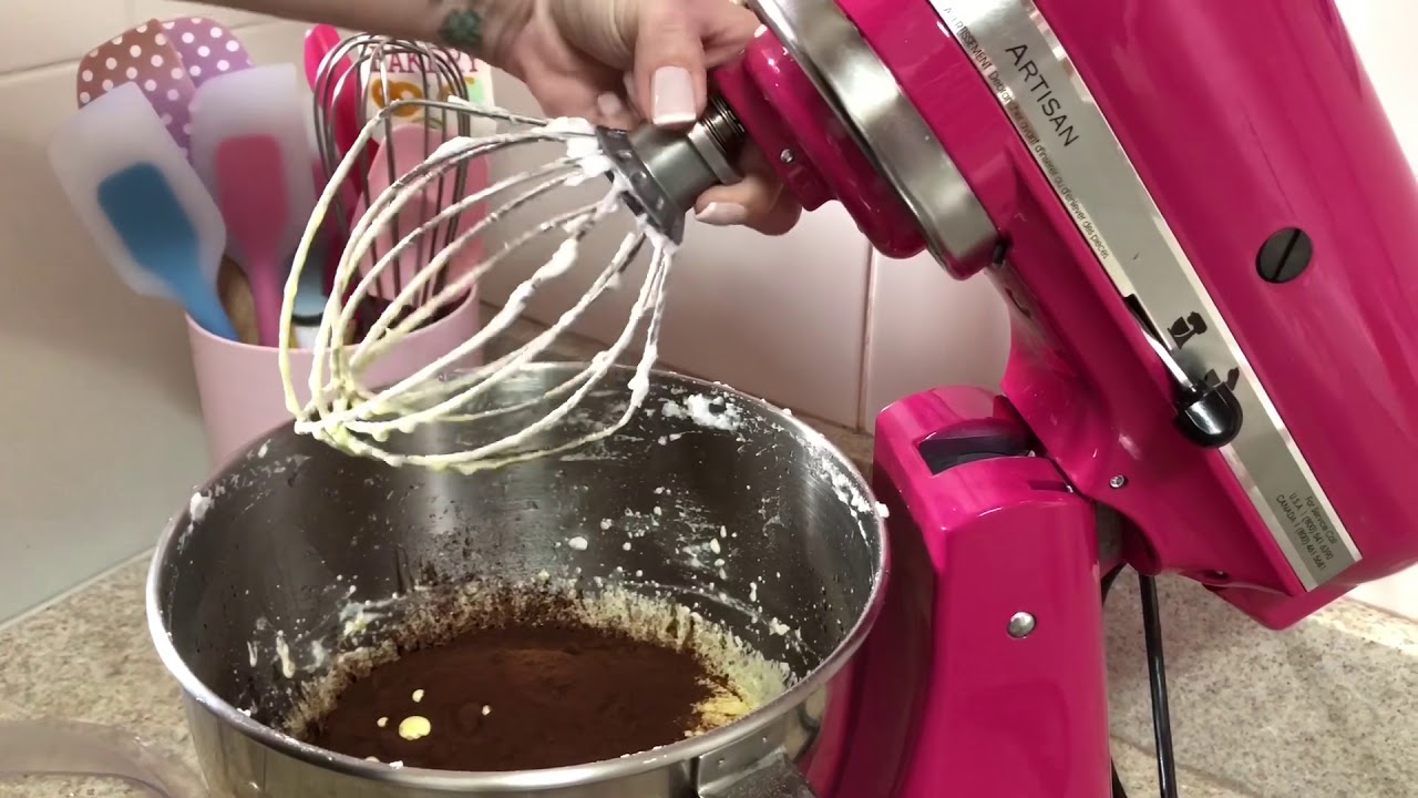 Bolo de Chocolate - Lilian Kuster Cake Designer - YouTube