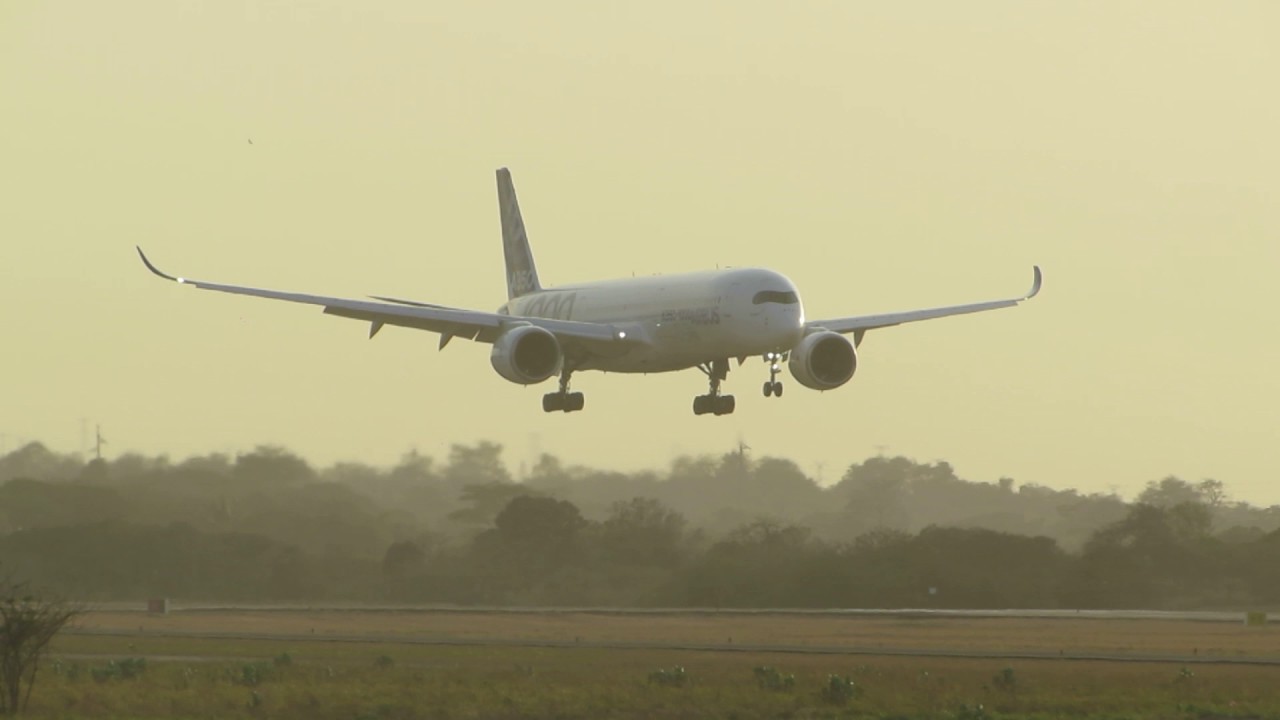Airbus A350-1000, Landing SKBQ/BAQ (Sunset) - YouTube