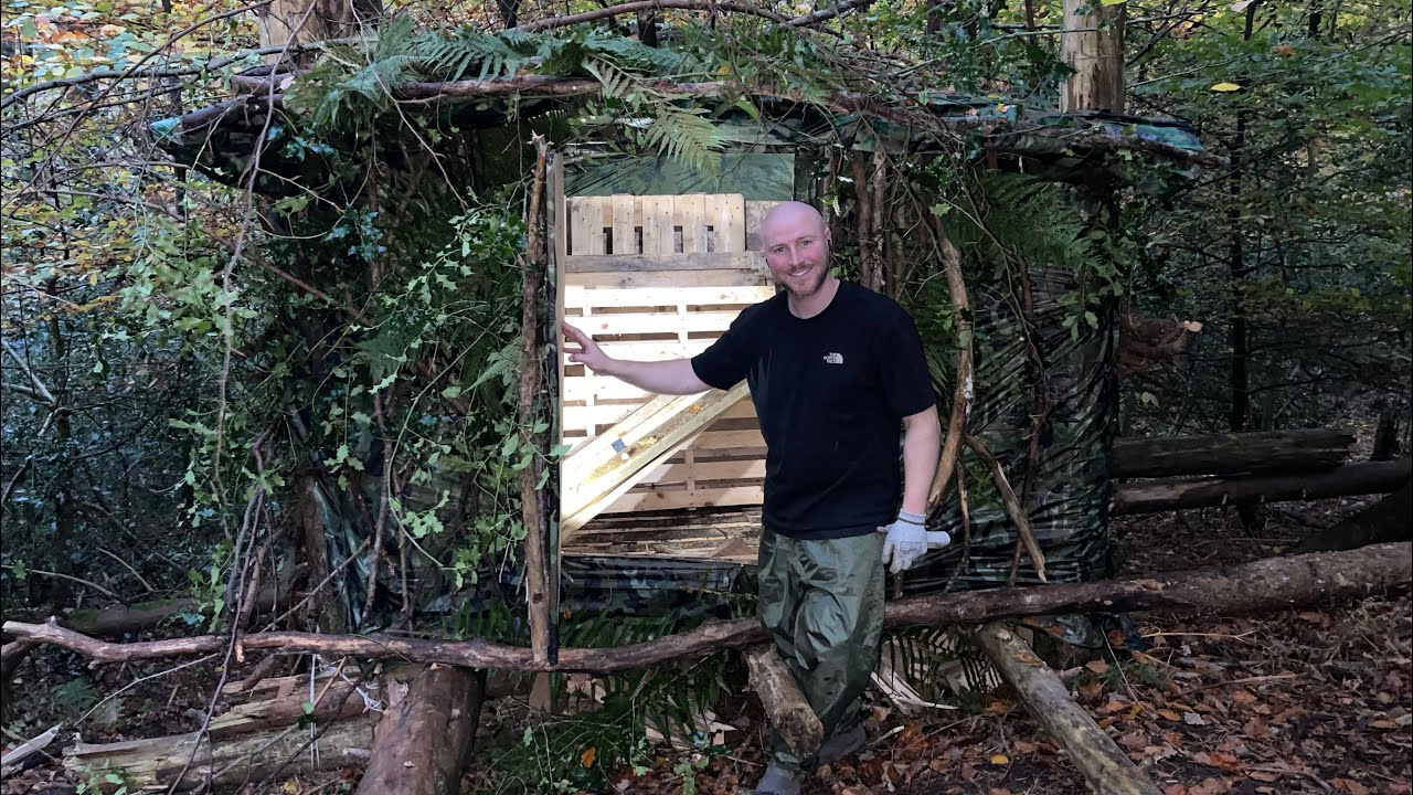 BUILDING A SECRET HUT IN THE WOODS 🛖🌲⛰️ DAY 8 - YouTube